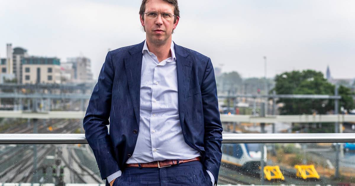 ProRail-baas John Voppen wil treinreizigers niet te veel beloven: ‘Het ...