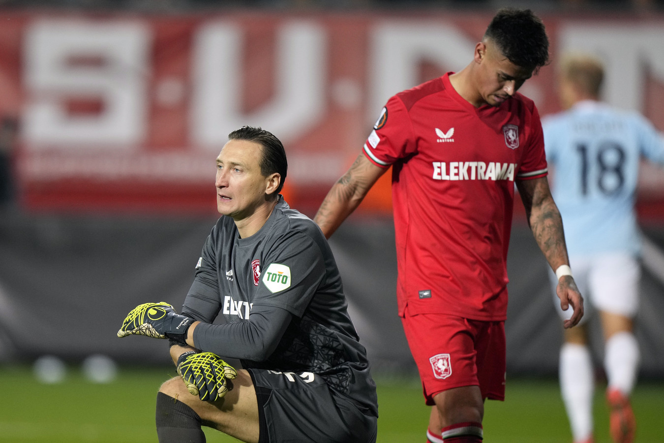 Teruglezen | Frustrerende avond voor FC Twente: verlies tegen Lazio én ... Teruglezen | Frustrerende avond voor FC Twente: verlies tegen Lazio én ...
