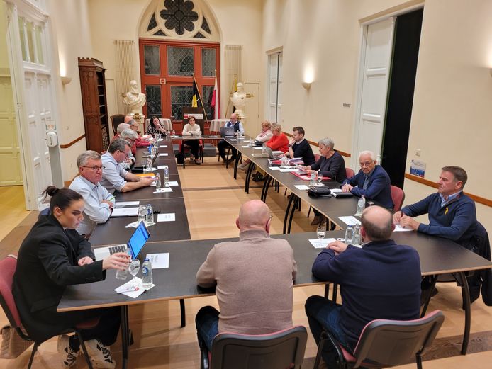 Gemeenteraad zet licht unaniem op groen voor referendum over fusie met ... Gemeenteraad zet licht unaniem op groen voor referendum over fusie met ...