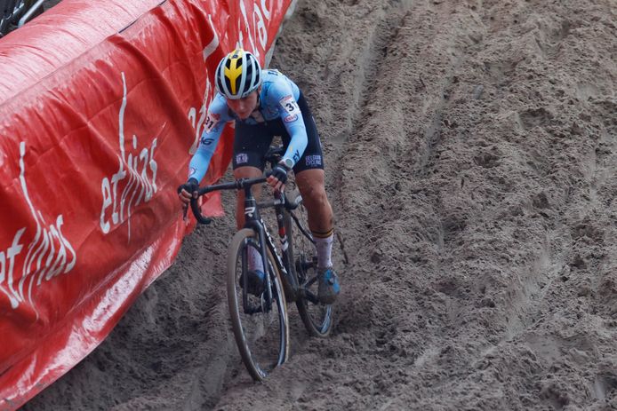 Fleur Moors ziet podiumplaats verloren gaan na technisch probleem ...