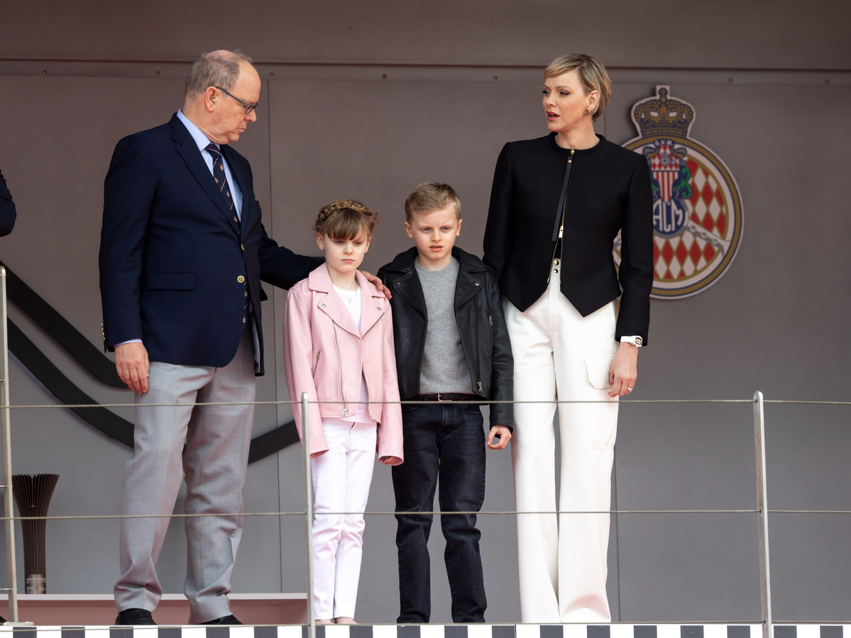 La princesse Charlene fait sensation à Monaco avec sa tenue à près de ...