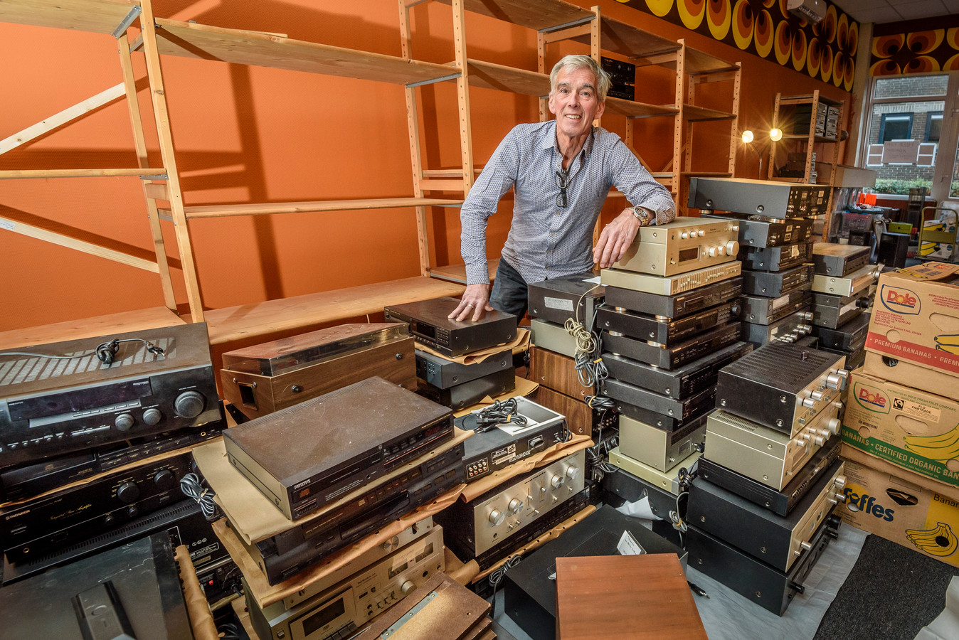 Bob verkoopt vintage audio-apparatuur: ‘Je hebt deze oude meuk nodig om ...