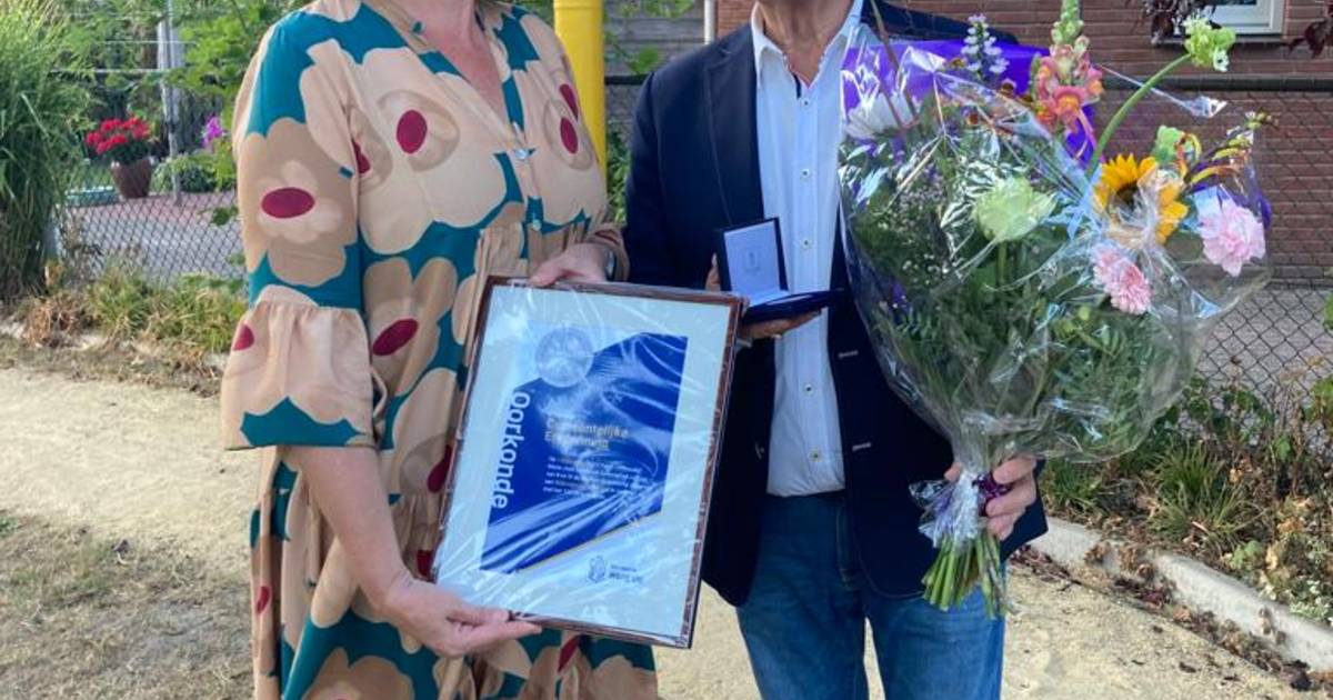 Zilveren Erepenning van gemeente Hengelo voor wijkcentrum 't Lansink ...