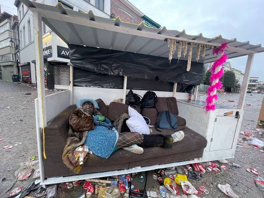 HERBELEEF. Aalst Carnaval: feestvierders sluiten af met koffiekoeken ...