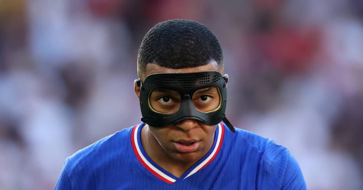 Kylian Mbappé hekelt masker voor gebroken neus: ‘Voetballen met zo'n ...