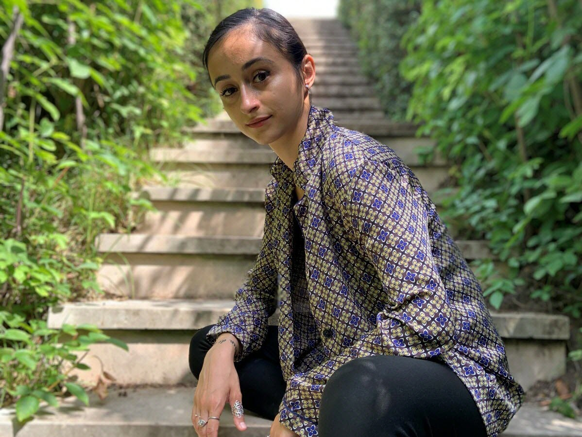 Tijdens deze groepsfoto stak hij zijn hand in haar shortje: schokkend ...