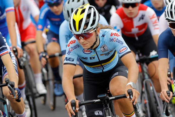 Fleur Moors pakt mooie twaalfde plaats op haar eerste WK op de weg ...