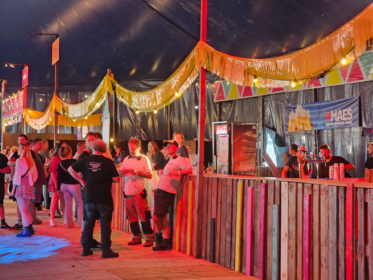 IN BEELD. 40ste Antilliaanse Feesten gestart onder stralende zomerzon ...