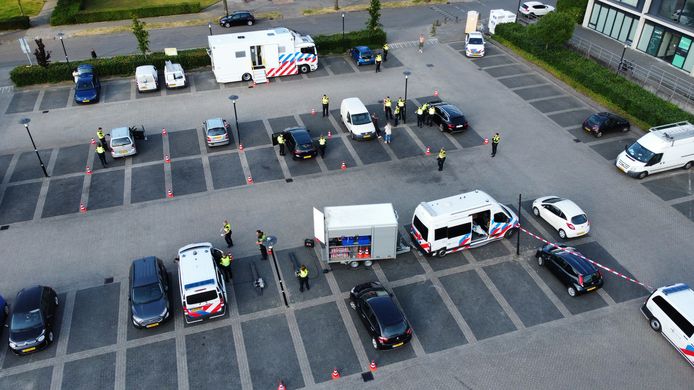 Aangehouden bij controle: 25 dagen hechtenis tegoed en 38 openstaande ...