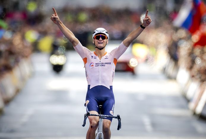 Mathieu van der Poel kan terugkijken op droomjaar: ‘Ik vind wereldkampioen mooier dan olympisch ...