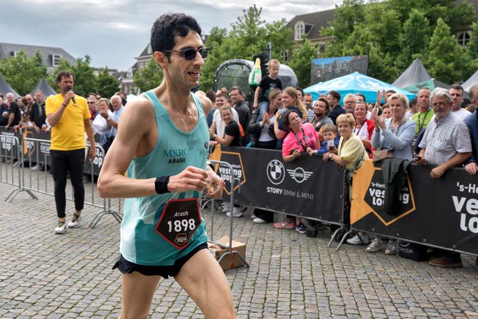 De race gaat naar Arash, het applaus naar Kim bij Vestingloop: ‘Iemand ...
