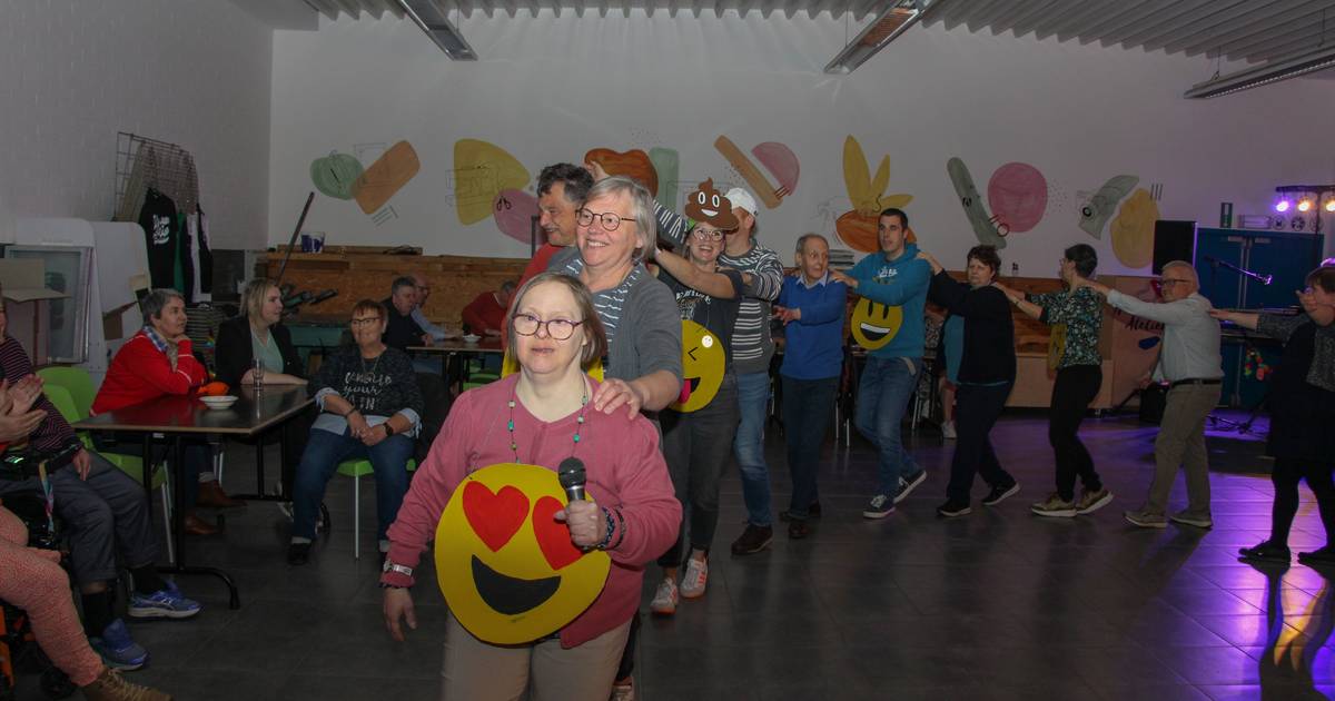 Veel lachende gezichten op ‘Emoji G-fuif’ in Mol | Mol | hln.be