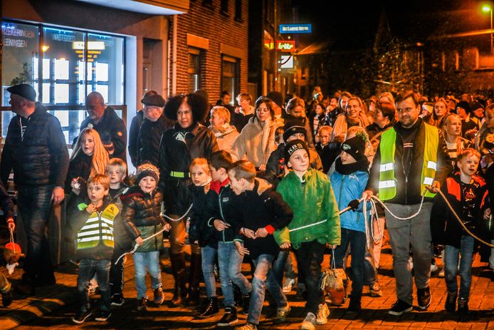 IN BEELD. Bietenstoet en onthulling van Sint-Maartensbeeld in Ichtegem ...