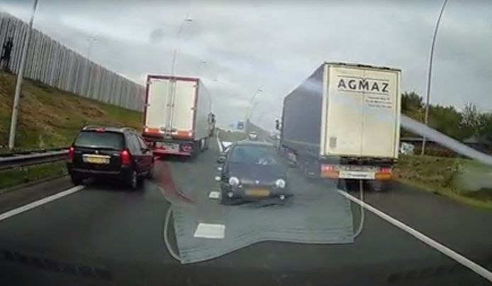 Spookrijder veroorzaakt chaos op snelweg bij Eindhoven | Brabant | bndestem.nl