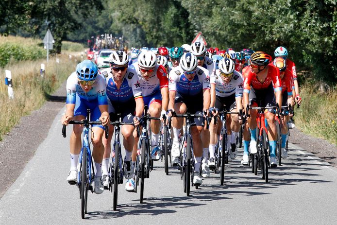 Jan Maas sleurt op kop van het peloton in zijn grote droom: ‘Een droom ...