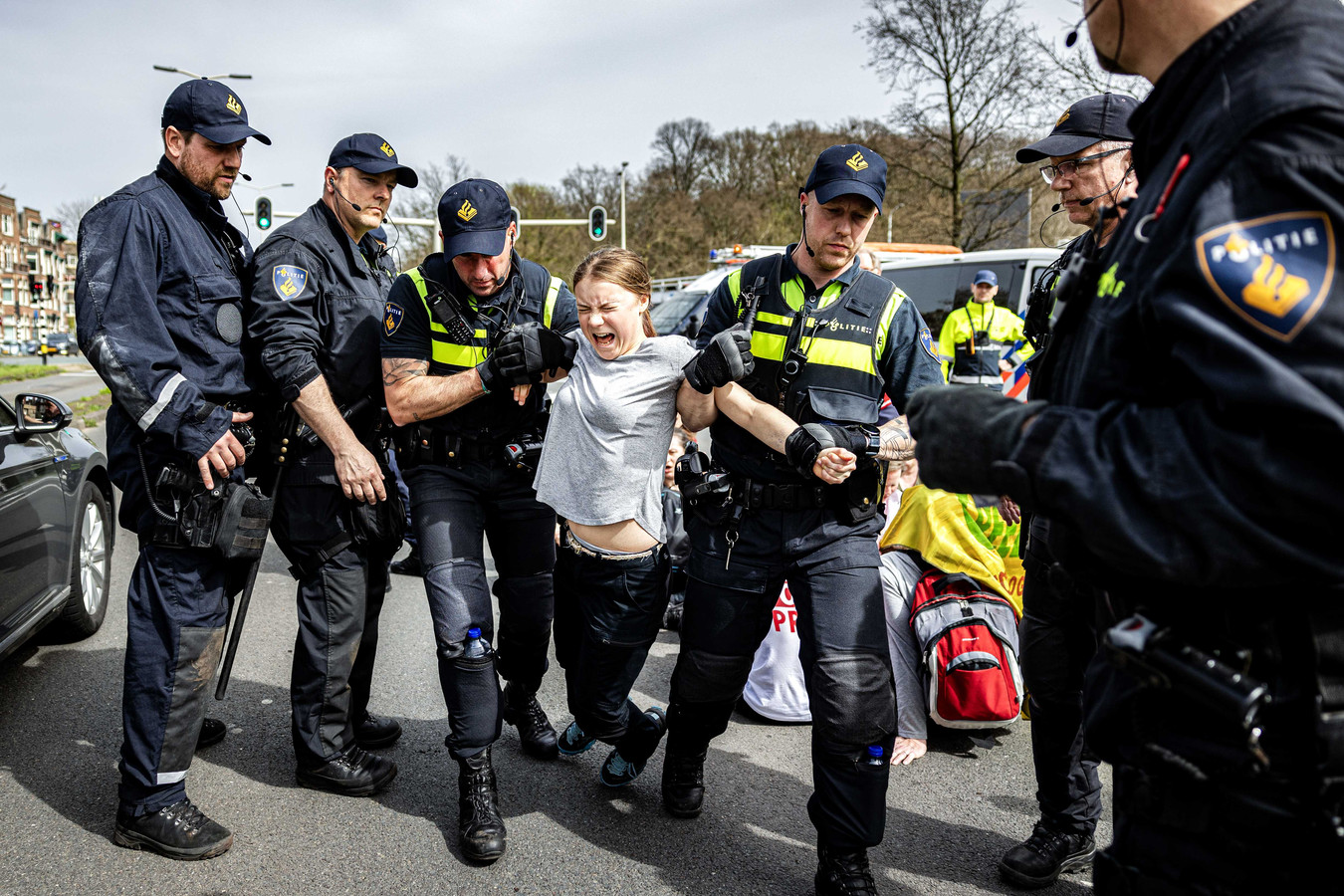 Greta Thunberg twee keer opgepakt bij XR-demo: blokkade van A12 mislukt ...
