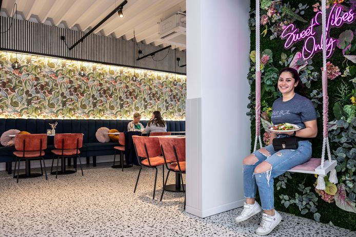 NET OPEN. IJssalon Bar Bol wordt met verhuis naar Vlasmarkt ...