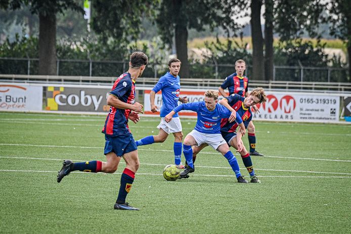 Hoeven maakt einde aan zegereeks Schijf, UVV'40 buigt in paar minuten achterstand om bij ...