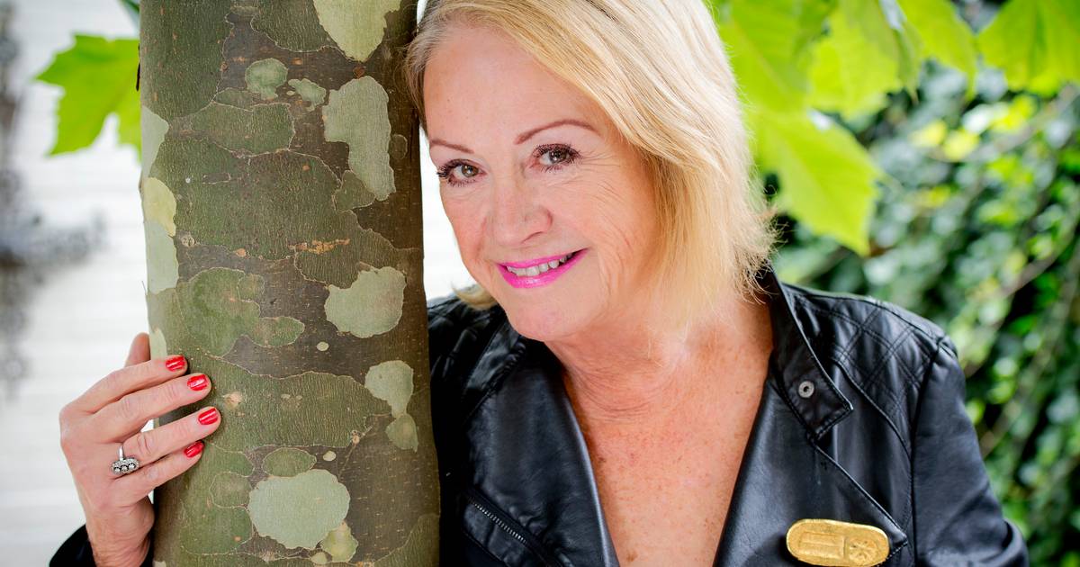 Viola Holt presenteert bingo tijdens Milkshake Festival | Amsterdam | AD.nl