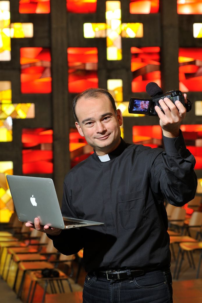 Pastor Roderick Vonhögen gaat zich helemaal op de media richten ...