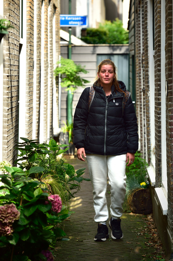 Sharon (29) raakte baan, huis en verloofde kwijt: ‘Het leven op straat ...