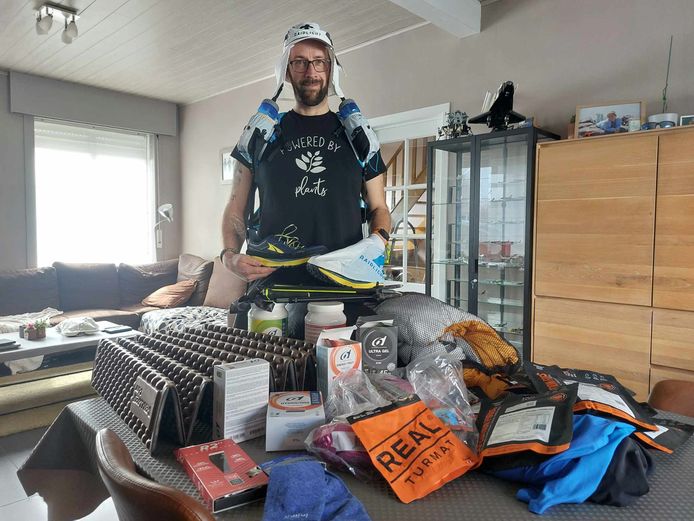 Zes jaar geleden woog Jonas (40) nog 148 kilogram, in april loopt hij ...