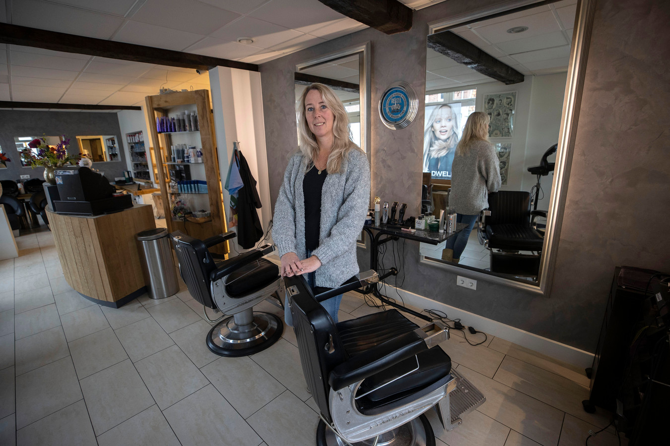 Kapsalon Leonie in Oirschot bestaat al vijftig jaar: ‘Leonie weefde met ...