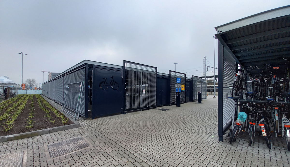Nieuwe overdekte fietsenparking Gent-Dampoort opent dinsdag | Foto | hln.be