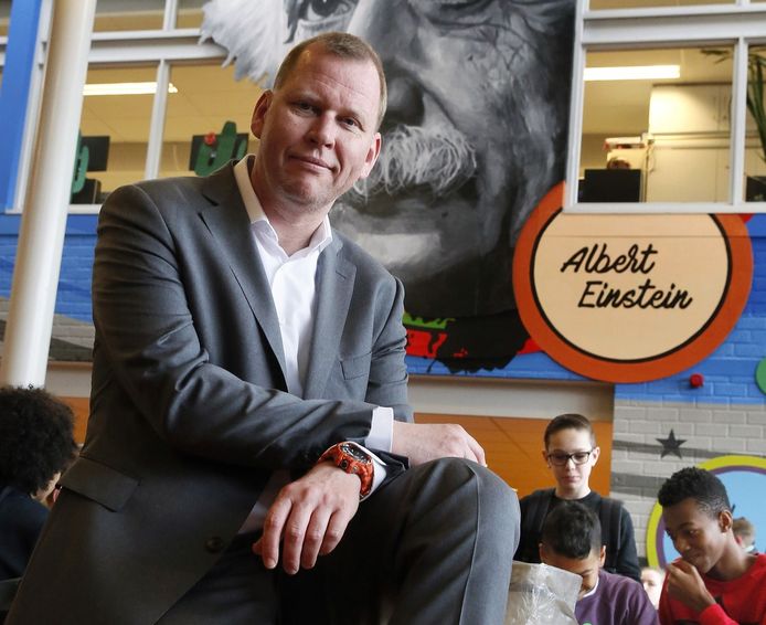 Rector Eric van 't Zelfde gaat naar vmbo-school in Laren | Rivierenland ...