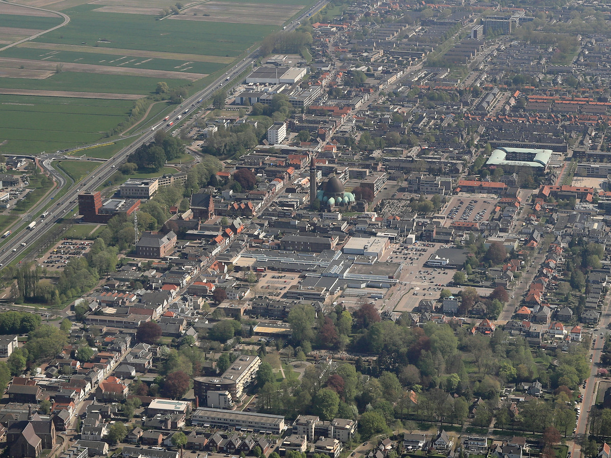 Waalwijk zoals het was; oude luchtfoto duikt op | Foto | AD.nl