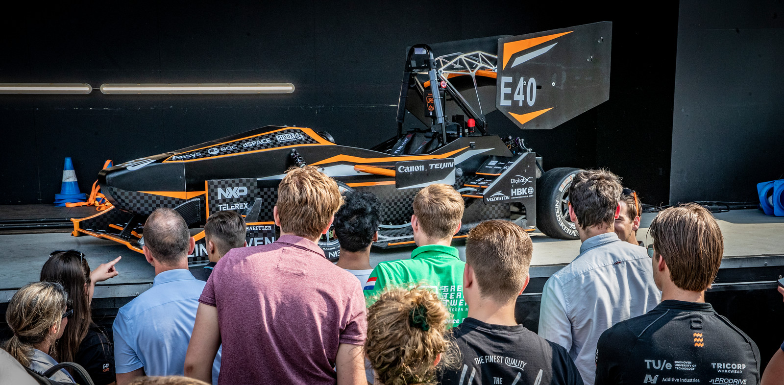 Deze elektrische, door TU/e-studenten gemaakte racewagen trekt net zo ...