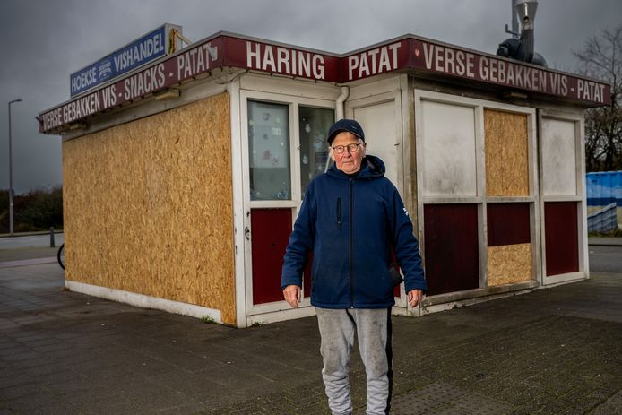 Cees denkt dat kwajongens zijn viskraam verwoestten op eerste kerstdag ...