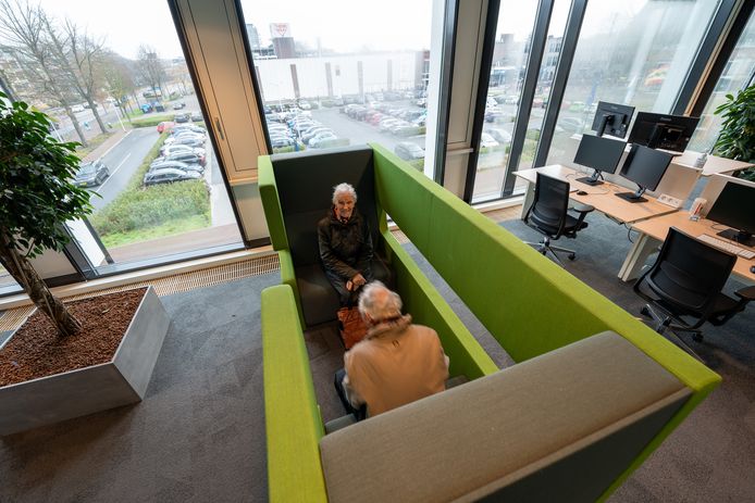 Hengelo wil niet dat er tijdelijk wordt gewoond in bijgebouw en legt ...