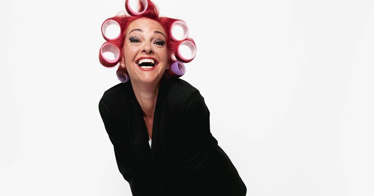 Podcast van Evi (45) genomineerd voor award: “Weer stap vooruit om ...