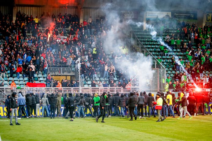 Alles ging mis bij ADO: hooligans met stadionverbod tóch bij uit de ...
