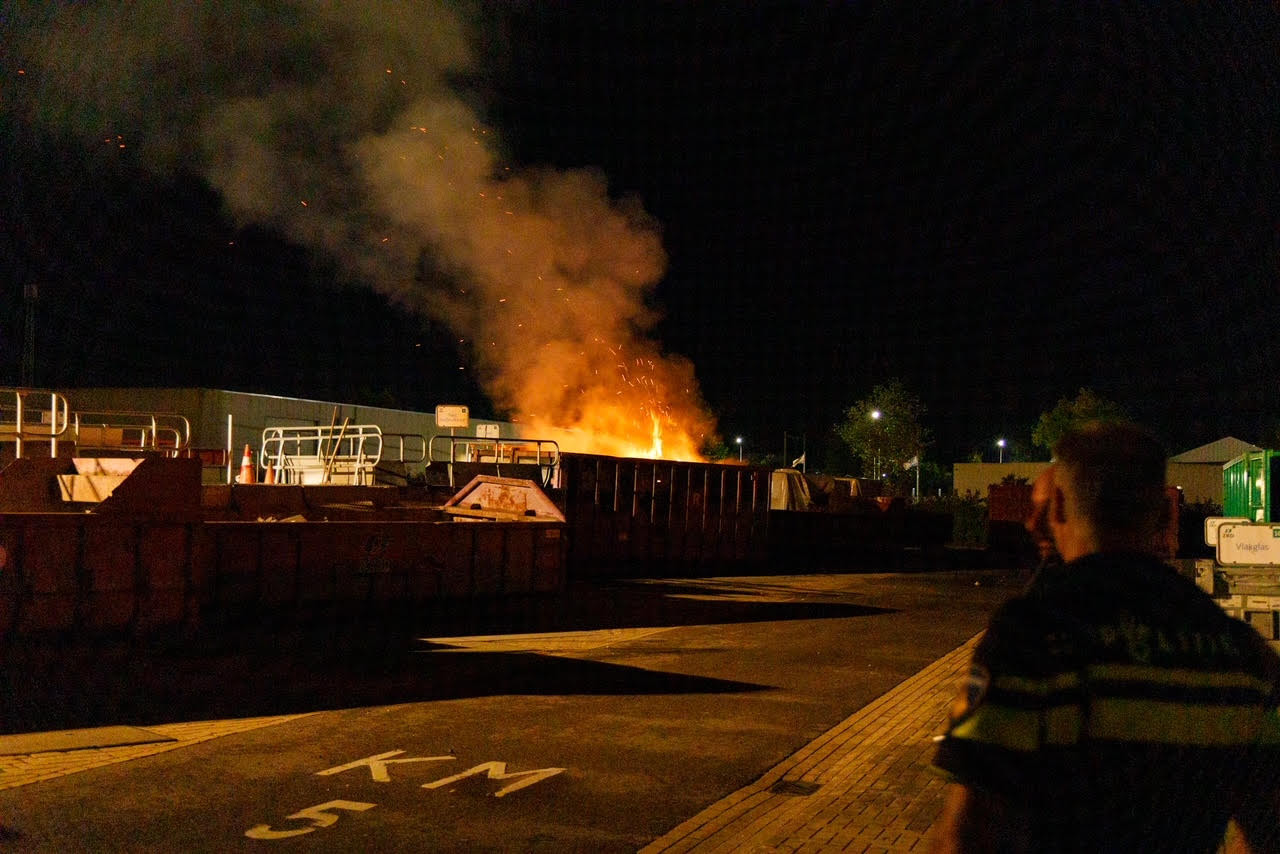 Twee keer brand in zelfde container milieustraat Middelburg | Foto | pzc.nl