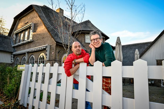 Het oude dorpshotel in het Rotterdamse tuindorp Vreewijk is 100 jaar ...