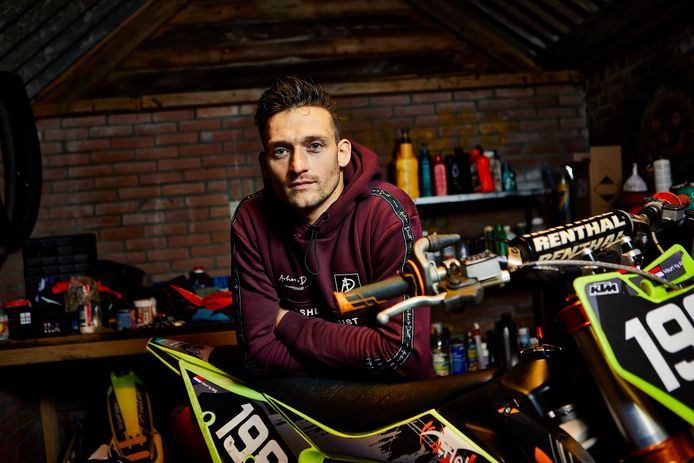 Youri (32) brak ongeveer al zijn botten en is nu de ster in ...