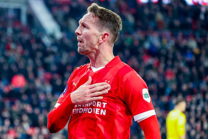 Luuk de Jong dankt topseizoen aan extra rust: ‘Bij dit PSV vind ik het ...