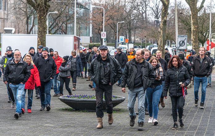 Boeren en sympathisanten praten ruim een uur met gedeputeerde in Zwolle ... Boeren en sympathisanten praten ruim een uur met gedeputeerde in Zwolle ...
