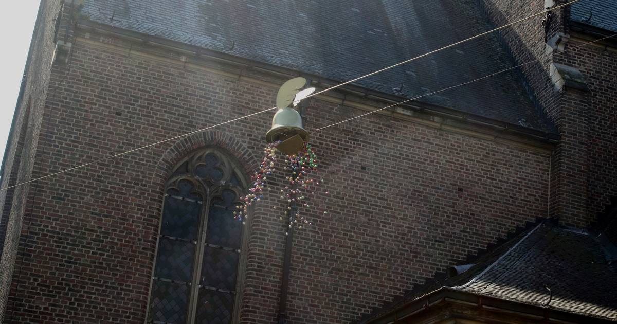 Bijna honderd kinderen op dertigste editie paaseierenworp Sint-Mauruskerk | Holsbeek | hln.be