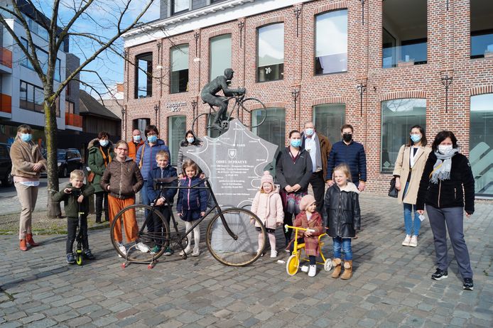 Basisschool De Verrekijker in het wiel van Odiel Defraeye met QR ...