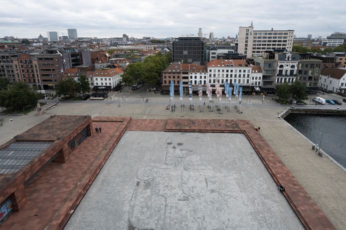 Wist je dat … er vlak voor het MAS ook een gigantisch kunstwerk ligt ...