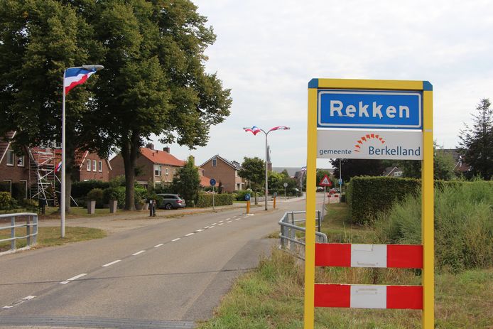 Rekken voorafgaand aan volksfeest verwikkeld in ‘vlagvertoon ...