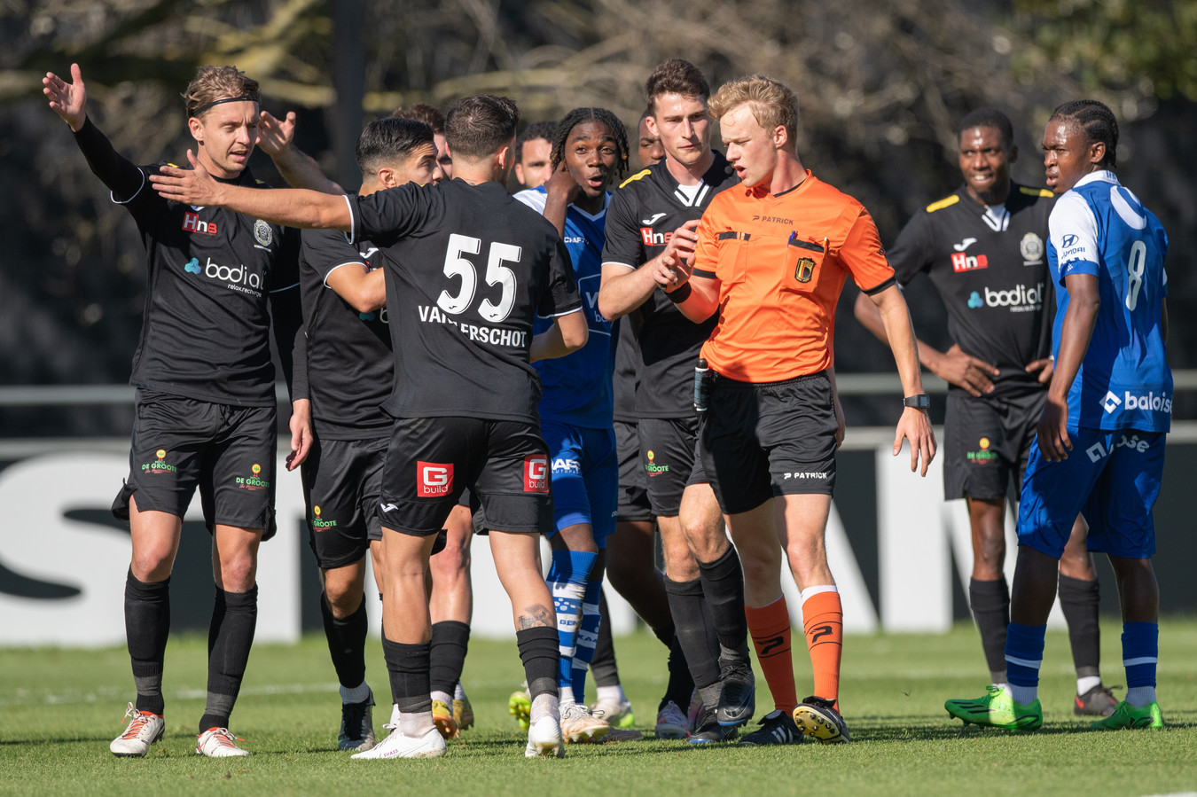 Razende Hans Cornelis ziet Lokeren-Temse een puntje pakken op Jong Gent ... Razende Hans Cornelis ziet Lokeren-Temse een puntje pakken op Jong Gent ...