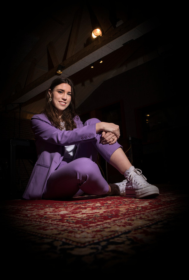 Zangeres Emma Luca (21) heeft een nieuw album: ‘Heb je het nog niet in ...