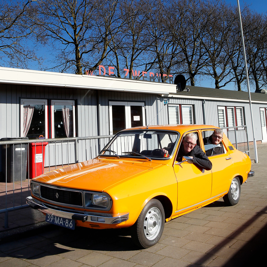 Automonteur Ab (69) sleutelde jarenlang aan een R12, totdat de eigenaar ...