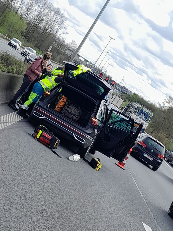Kop-staartbotsing op E40 zorgt voor verkeershinder | Melle | hln.be