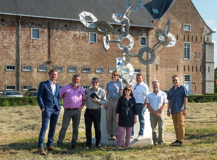Nieuw kunstwerk in abdijpark is eerbetoon aan Hemiksemse industrie ...