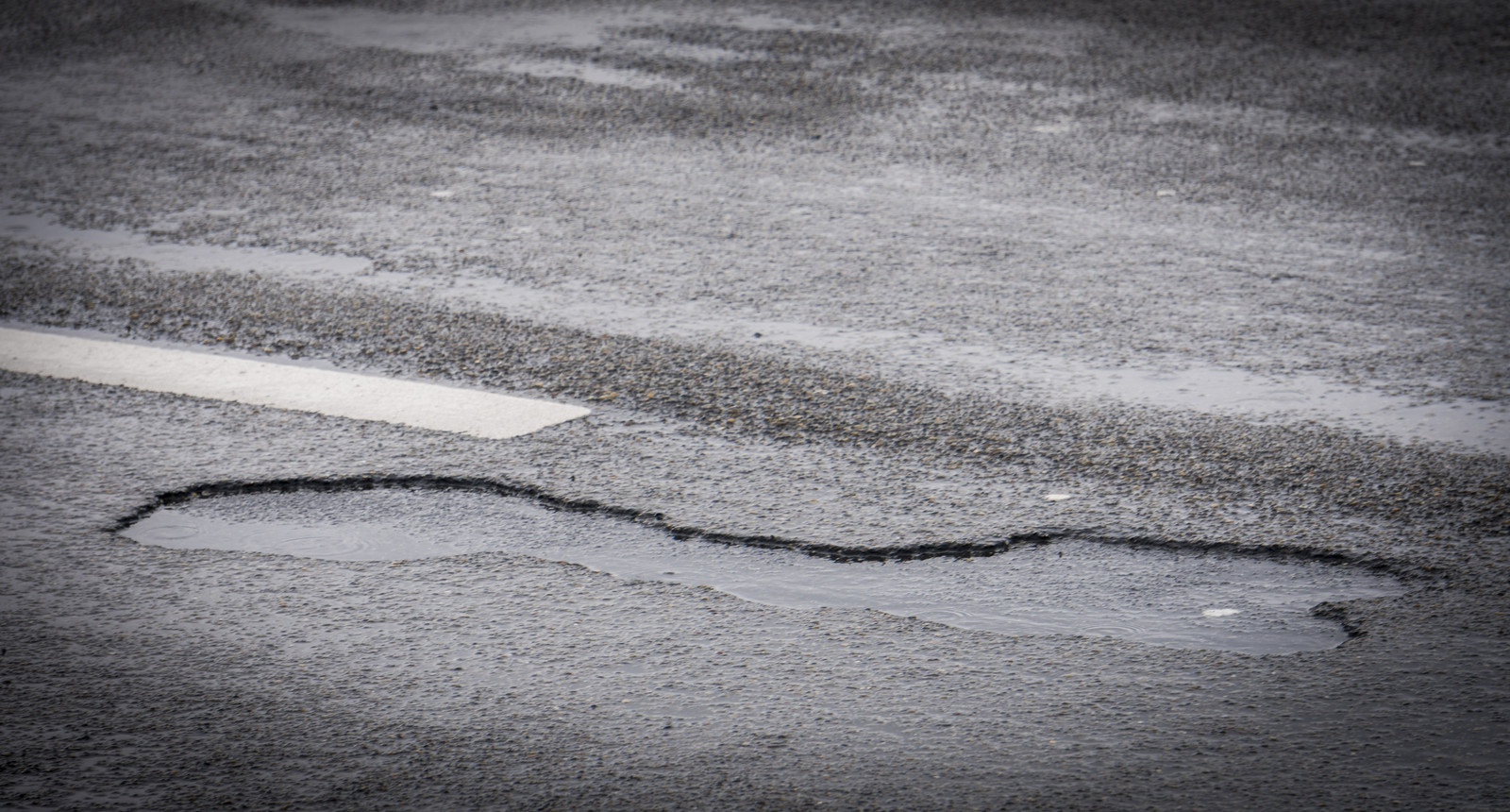 Vervanging beschadigd asfalt in Zwartewaterland geeft enige hinder ...